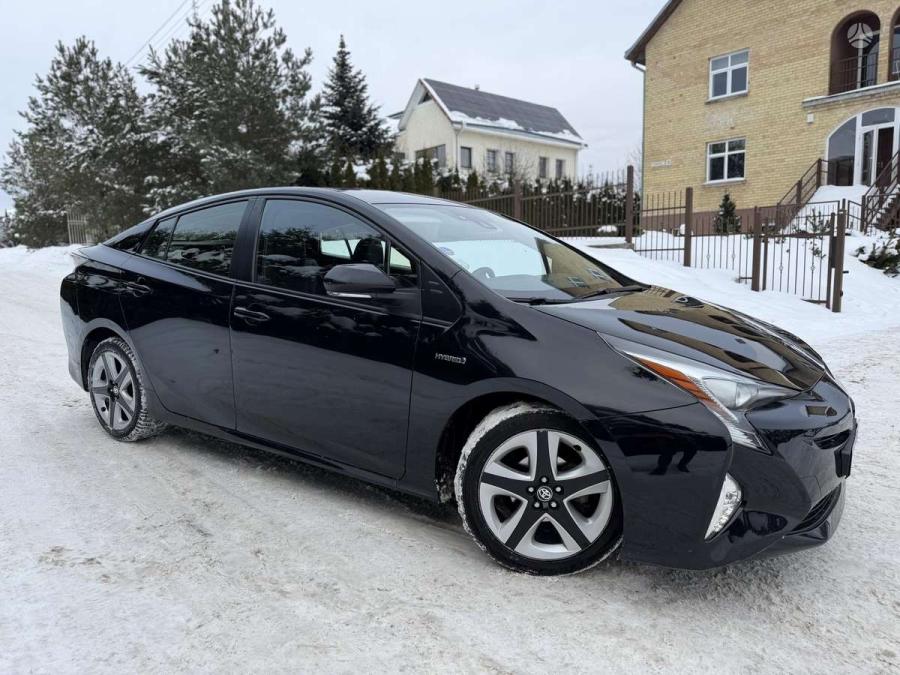 Black Toyota Prius 2019 in Vilnius, with an engine capacity of 1.80 L and mileage of 110 thousand km for 11450 €, photo 2 on AUTOMOTO.COM.LV