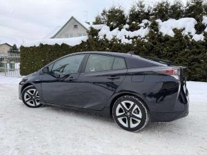 Black Toyota Prius 2019 in Vilnius, with an engine capacity of 1.80 L and mileage of 110 thousand km for 11450 €, photo 9 on AUTOMOTO.COM.LV