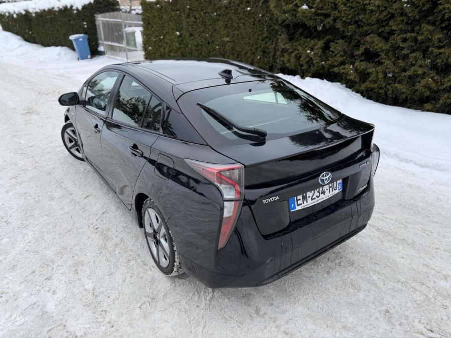 Black Toyota Prius 2019 in Vilnius, with an engine capacity of 1.80 L and mileage of 110 thousand km for 11450 €, photo 11 on AUTOMOTO.COM.LV