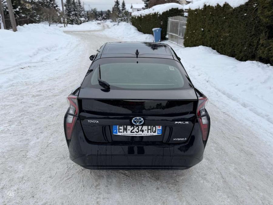 Black Toyota Prius 2019 in Vilnius, with an engine capacity of 1.80 L and mileage of 110 thousand km for 11450 €, photo 12 on AUTOMOTO.COM.LV