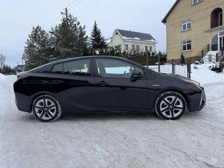 Black Toyota Prius 2019 in Vilnius, with an engine capacity of 1.80 L and mileage of 110 thousand km for 11450 €, photo 17 on AUTOMOTO.COM.LV