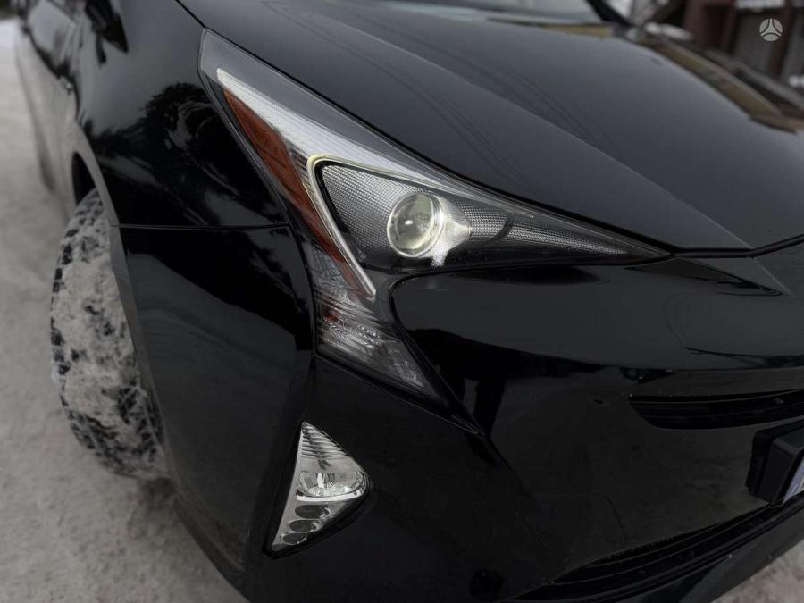 Black Toyota Prius 2019 in Vilnius, with an engine capacity of 1.80 L and mileage of 110 thousand km for 11450 €, photo 18 on AUTOMOTO.COM.LV