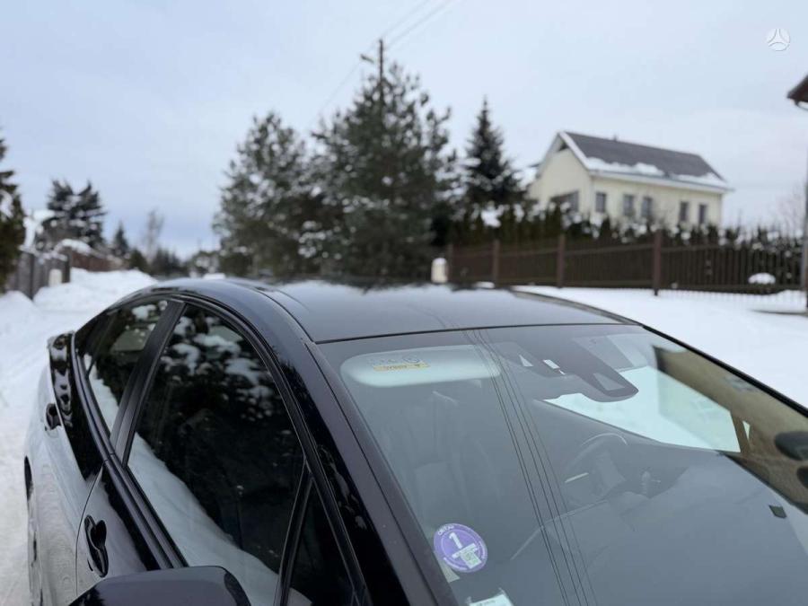 Black Toyota Prius 2019 in Vilnius, with an engine capacity of 1.80 L and mileage of 110 thousand km for 11450 €, photo 20 on AUTOMOTO.COM.LV