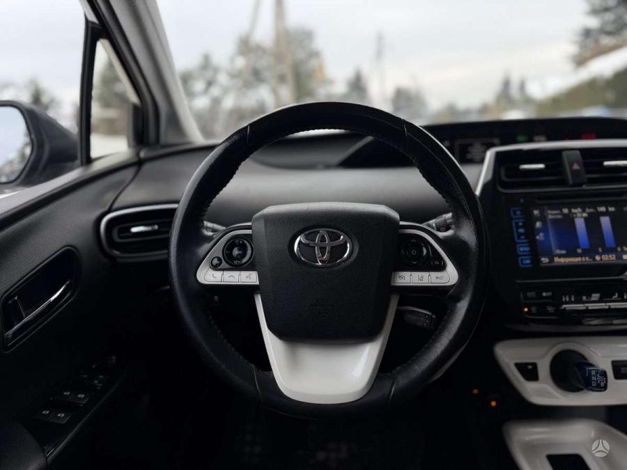 Black Toyota Prius 2019 in Vilnius, with an engine capacity of 1.80 L and mileage of 110 thousand km for 11450 €, photo 27 on AUTOMOTO.COM.LV
