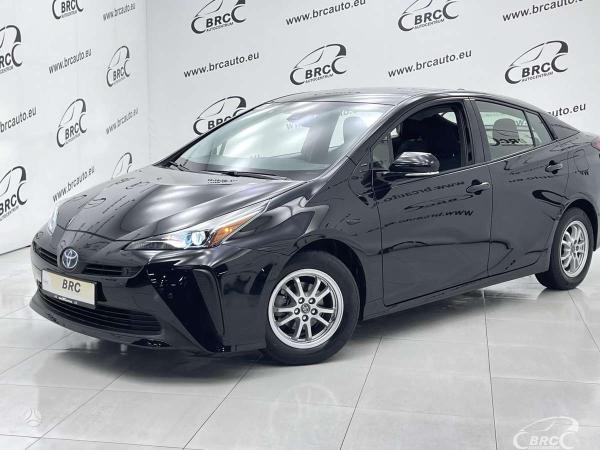Black Toyota Prius 2019 in Vilnius, with an engine capacity of 1.80 L and mileage of 88 thousand km for 14500 €, photo 1 on AUTOMOTO.COM.LV