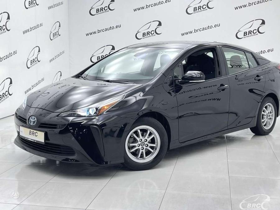Black Toyota Prius 2019 in Vilnius, with an engine capacity of 1.80 L and mileage of 88 thousand km for 14500 €, photo 1 on AUTOMOTO.COM.LV
