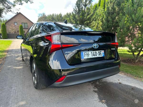 Melns Toyota Prius 2019 Viļņa, ar dzinēja tilpumu 1.80 L un nobraukumu 253 tūkst. km par 12700 €, foto 4 vietnē AUTOMOTO.COM.LV