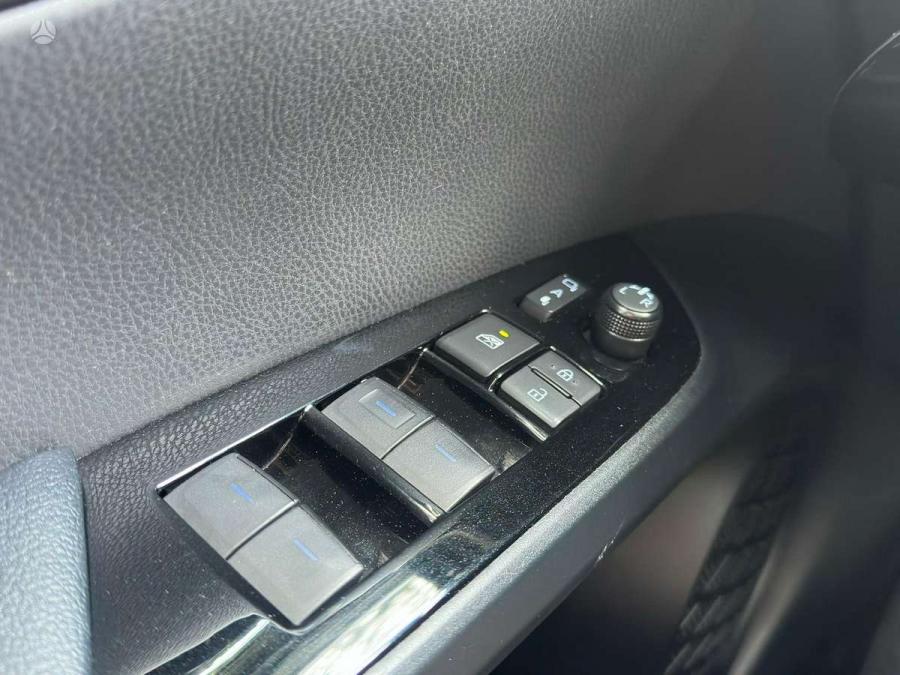 Melns Toyota Prius 2019 Viļņa, ar dzinēja tilpumu 1.80 L un nobraukumu 253 tūkst. km par 12700 €, foto 39 vietnē AUTOMOTO.COM.LV