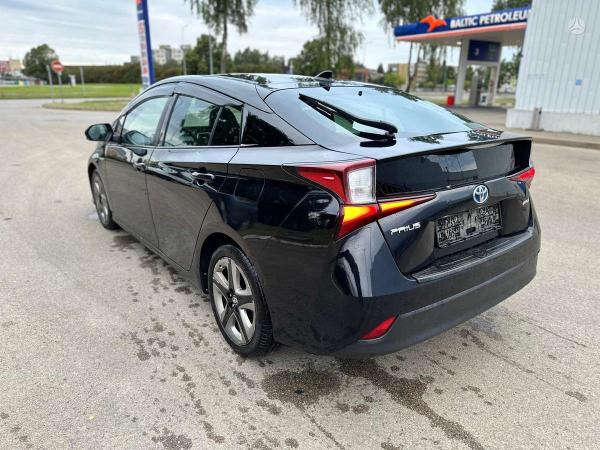 Black Toyota Prius 2019 in Rokiskis, with an engine capacity of 1.80 L and mileage of 420 thousand km for 8550 €, photo 10 on AUTOMOTO.COM.LV