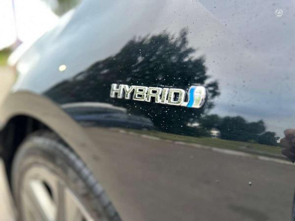 Black Toyota Prius 2019 in Rokiskis, with an engine capacity of 1.80 L and mileage of 420 thousand km for 8550 €, photo 11 on AUTOMOTO.COM.LV
