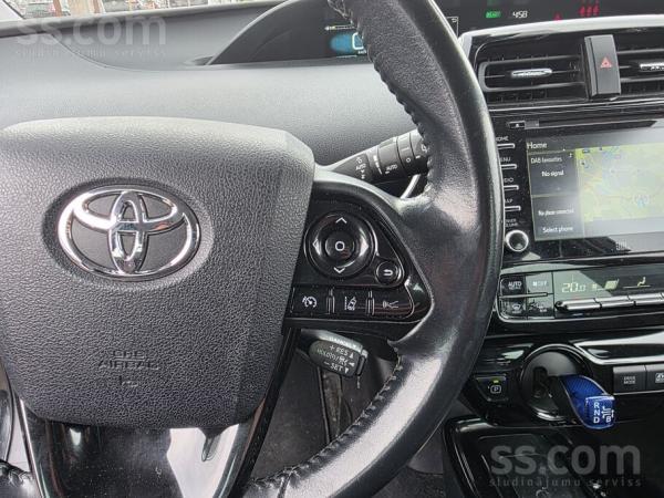 Black Toyota Prius 2022 in Jelgava, with an engine capacity of 1.80 L and mileage of 248 thousand km for 12900 €, photo 9 on AUTOMOTO.COM.LV
