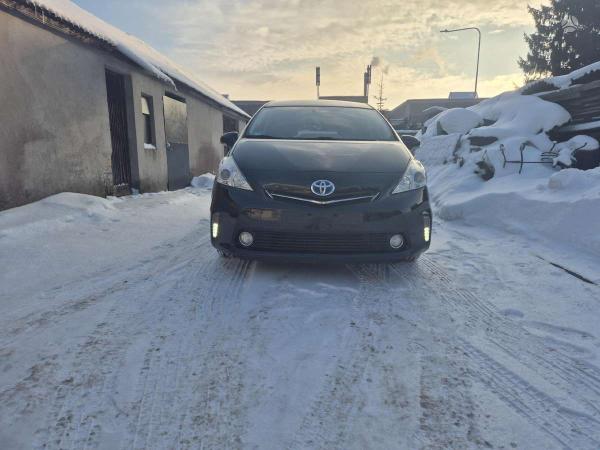 Black Toyota Prius 2013 in Vilnius, with an engine capacity of 1.80 L and mileage of 277 thousand km for 9900 €, photo 2 on AUTOMOTO.COM.LV