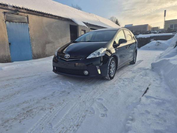 Black Toyota Prius 2013 in Vilnius, with an engine capacity of 1.80 L and mileage of 277 thousand km for 9900 €, photo 3 on AUTOMOTO.COM.LV