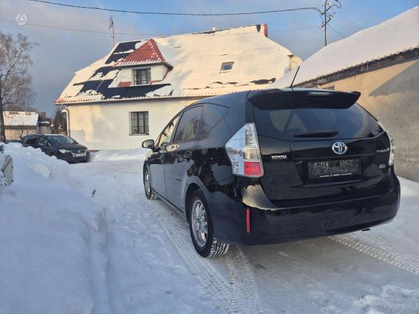 Black Toyota Prius 2013 in Vilnius, with an engine capacity of 1.80 L and mileage of 277 thousand km for 9900 €, photo 4 on AUTOMOTO.COM.LV