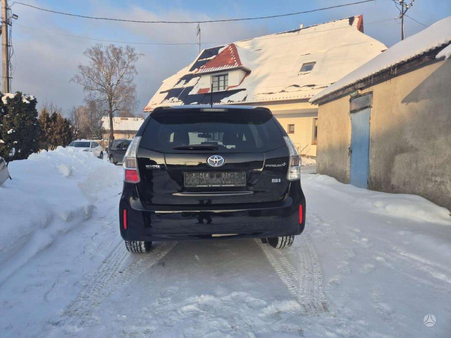 Black Toyota Prius 2013 in Vilnius, with an engine capacity of 1.80 L and mileage of 277 thousand km for 9900 €, photo 5 on AUTOMOTO.COM.LV