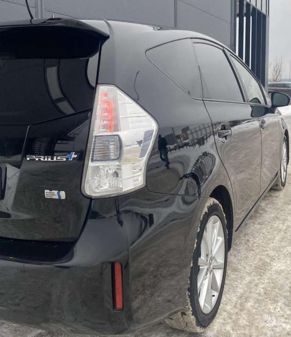 Black Toyota Prius 2013 in Vilnius, with an engine capacity of 1.80 L and mileage of 230 thousand km for 11950 €, photo 3 on AUTOMOTO.COM.LV