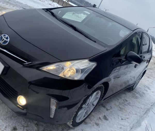 Black Toyota Prius 2013 in Vilnius, with an engine capacity of 1.80 L and mileage of 230 thousand km for 11950 €, photo 5 on AUTOMOTO.COM.LV