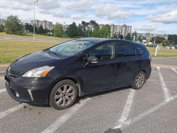 Melns Toyota Prius 2013 Viļņa, ar dzinēja tilpumu 1.80 L un nobraukumu 980 tūkst. km par 5000 €, foto 2 vietnē AUTOMOTO.COM.LV
