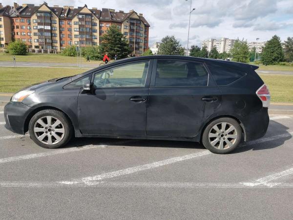 Melns Toyota Prius 2013 Viļņa, ar dzinēja tilpumu 1.80 L un nobraukumu 980 tūkst. km par 5000 €, foto 9 vietnē AUTOMOTO.COM.LV