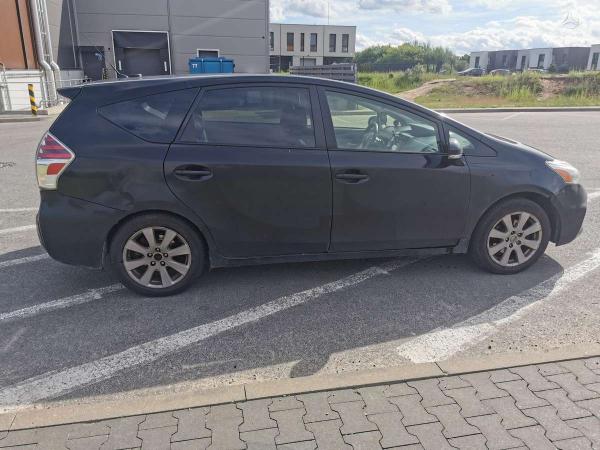Melns Toyota Prius 2013 Viļņa, ar dzinēja tilpumu 1.80 L un nobraukumu 980 tūkst. km par 5000 €, foto 10 vietnē AUTOMOTO.COM.LV