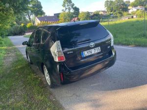 Black Toyota Prius 2014 in Kaunas, with an engine capacity of 1.80 L and mileage of 336 thousand km for 7800 €, photo 5 on AUTOMOTO.COM.LV