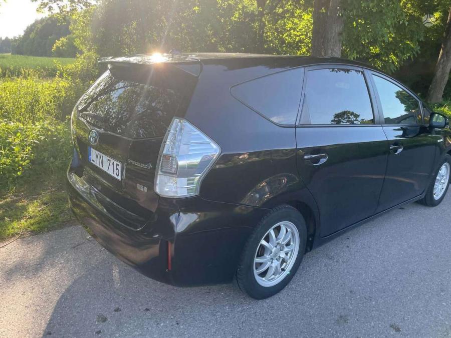 Black Toyota Prius 2014 in Kaunas, with an engine capacity of 1.80 L and mileage of 336 thousand km for 7800 €, photo 6 on AUTOMOTO.COM.LV