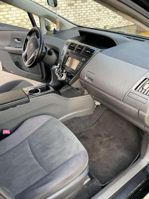 Black Toyota Prius 2014 in Kaunas, with an engine capacity of 1.80 L and mileage of 336 thousand km for 7800 €, photo 6 on AUTOMOTO.COM.LV