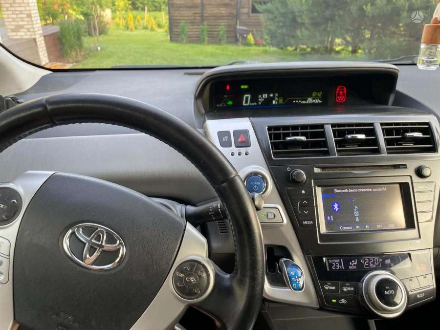 Black Toyota Prius 2014 in Kaunas, with an engine capacity of 1.80 L and mileage of 336 thousand km for 7800 €, photo 8 on AUTOMOTO.COM.LV