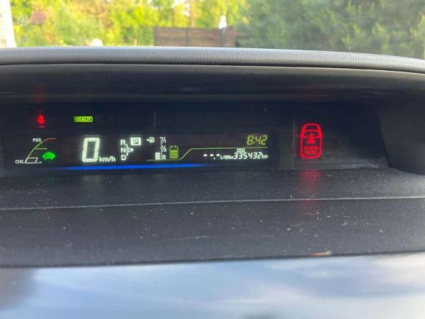 Black Toyota Prius 2014 in Kaunas, with an engine capacity of 1.80 L and mileage of 336 thousand km for 7800 €, photo 8 on AUTOMOTO.COM.LV
