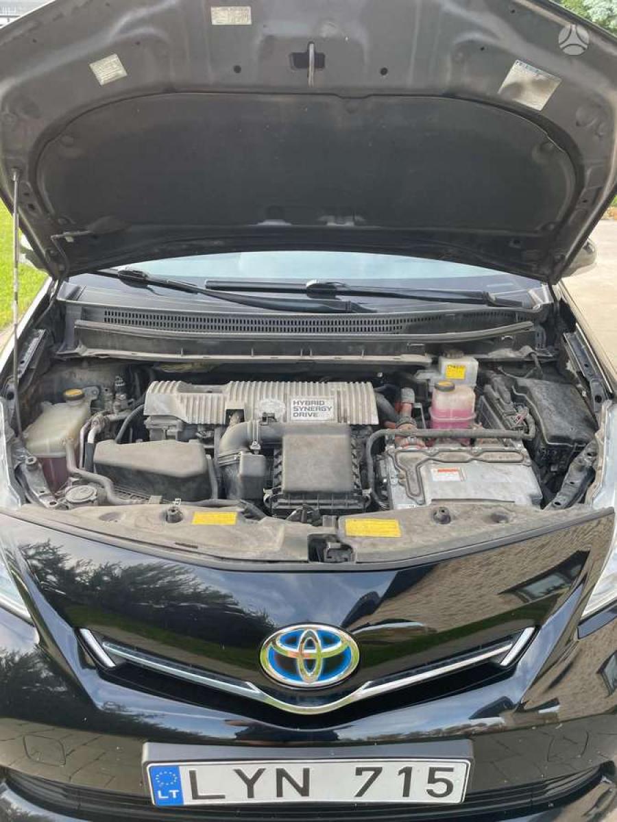 Black Toyota Prius 2014 in Kaunas, with an engine capacity of 1.80 L and mileage of 336 thousand km for 7800 €, photo 10 on AUTOMOTO.COM.LV