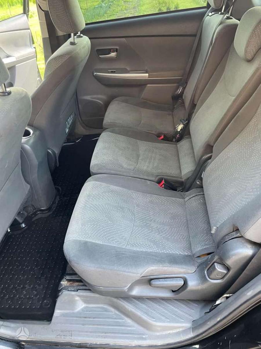 Black Toyota Prius 2014 in Kaunas, with an engine capacity of 1.80 L and mileage of 336 thousand km for 7800 €, photo 14 on AUTOMOTO.COM.LV