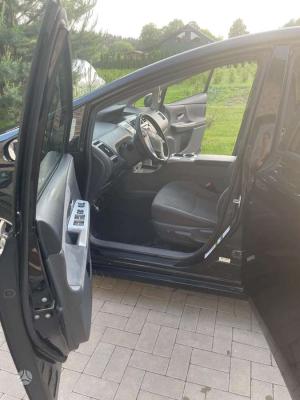 Black Toyota Prius 2014 in Kaunas, with an engine capacity of 1.80 L and mileage of 336 thousand km for 7800 €, photo 15 on AUTOMOTO.COM.LV