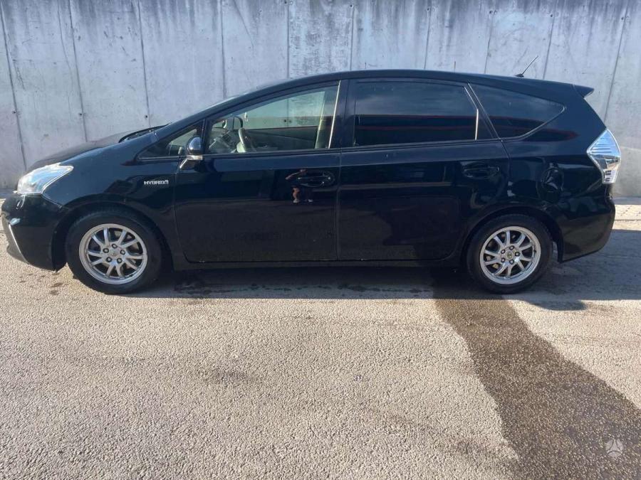 Black Toyota Prius 2014 in Kaunas, with an engine capacity of 1.80 L and mileage of 336 thousand km for 7800 €, photo 17 on AUTOMOTO.COM.LV