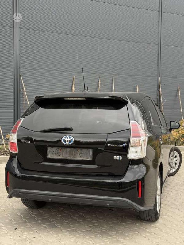 Melns Toyota Prius 2016 Viļņa, ar dzinēja tilpumu 1.80 L un nobraukumu 320 tūkst. km par 10100 €, foto 5 vietnē AUTOMOTO.COM.LV