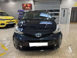 Black Toyota Prius 2017 in Vilnius, with an engine capacity of 1.80 L and mileage of 320 thousand km for 11200 €, photo 2 on AUTOMOTO.COM.LV