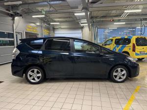 Black Toyota Prius 2017 in Vilnius, with an engine capacity of 1.80 L and mileage of 320 thousand km for 11200 €, photo 4 on AUTOMOTO.COM.LV