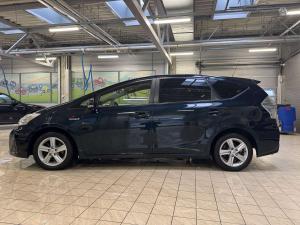 Black Toyota Prius 2017 in Vilnius, with an engine capacity of 1.80 L and mileage of 320 thousand km for 11200 €, photo 5 on AUTOMOTO.COM.LV