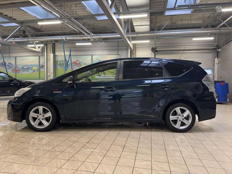 Black Toyota Prius 2017 in Vilnius, with an engine capacity of 1.80 L and mileage of 320 thousand km for 11200 €, photo 5 on AUTOMOTO.COM.LV
