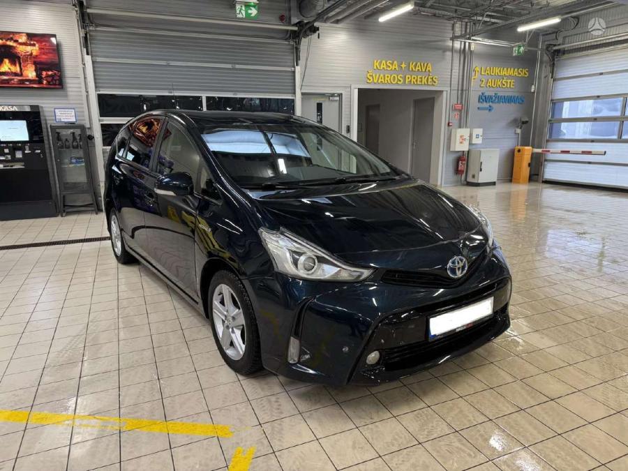 Black Toyota Prius 2017 in Vilnius, with an engine capacity of 1.80 L and mileage of 320 thousand km for 11200 €, photo 10 on AUTOMOTO.COM.LV