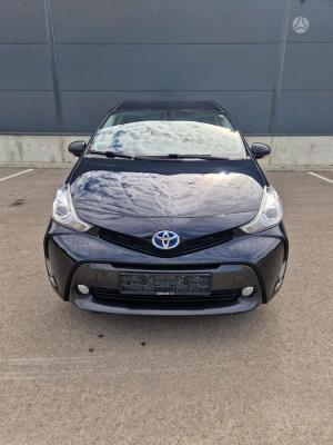 Black Toyota Prius 2017 in Telschi, with an engine capacity of 1.80 L and mileage of 285 thousand km for 12500 €, photo 4 on AUTOMOTO.COM.LV