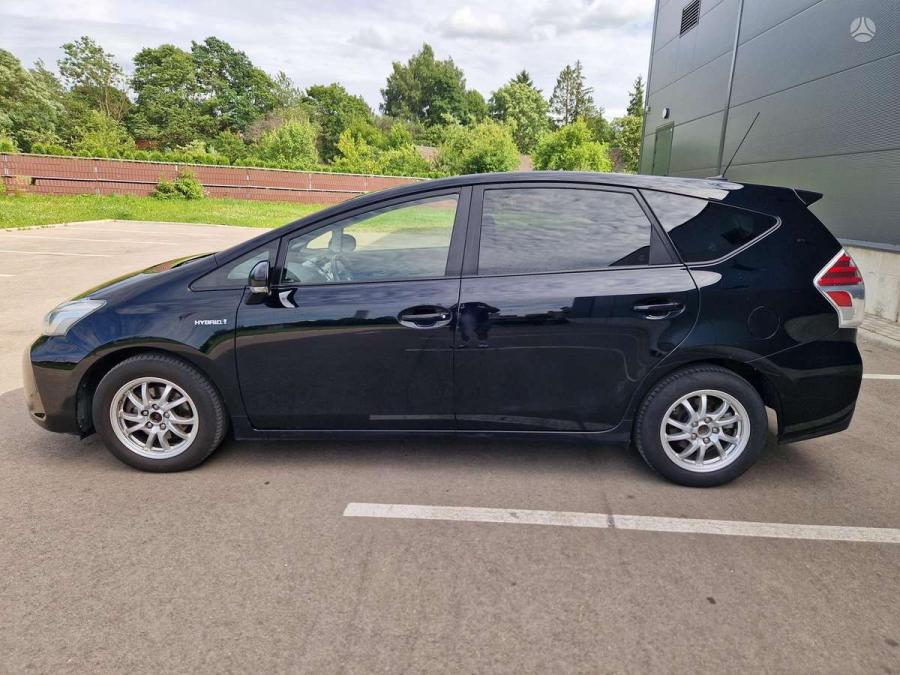 Black Toyota Prius 2017 in Telschi, with an engine capacity of 1.80 L and mileage of 285 thousand km for 12500 €, photo 6 on AUTOMOTO.COM.LV