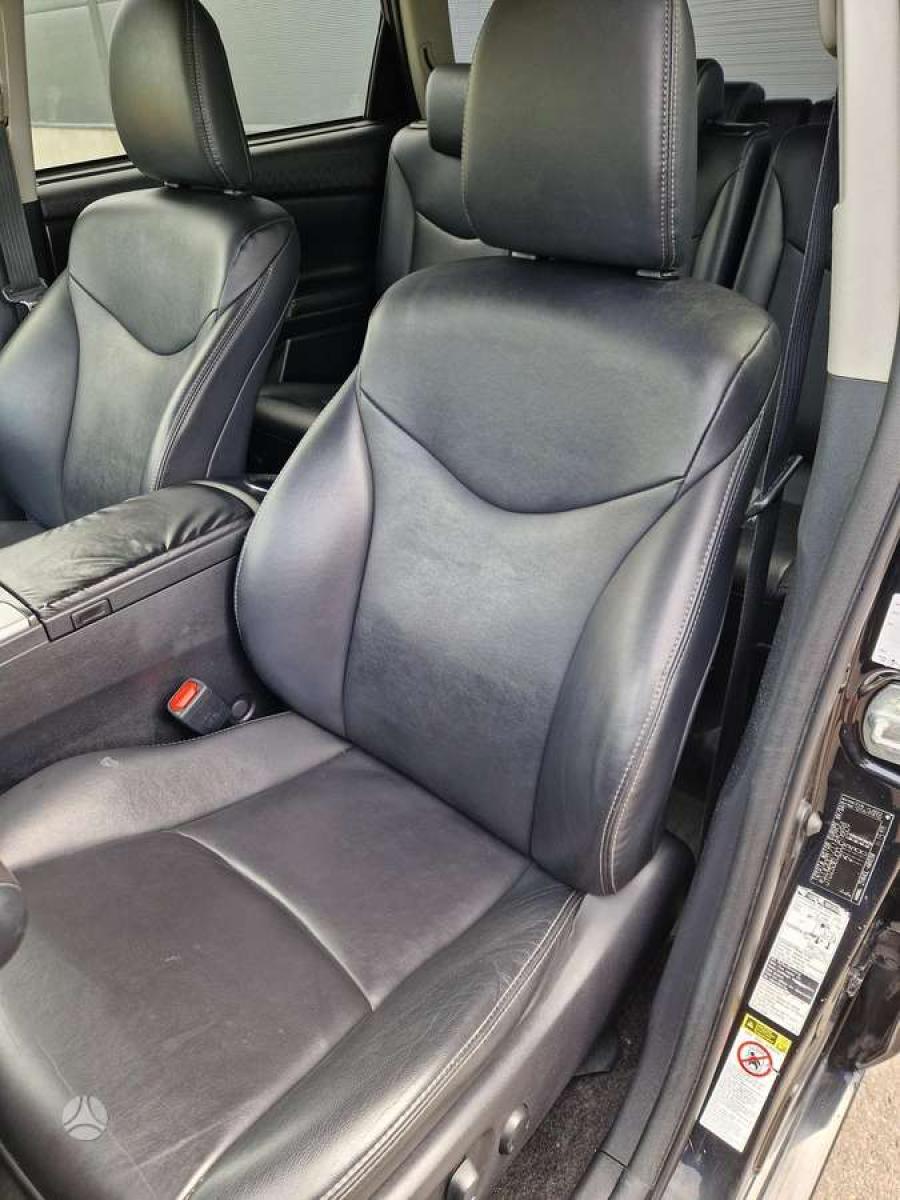 Black Toyota Prius 2017 in Telschi, with an engine capacity of 1.80 L and mileage of 285 thousand km for 12500 €, photo 12 on AUTOMOTO.COM.LV