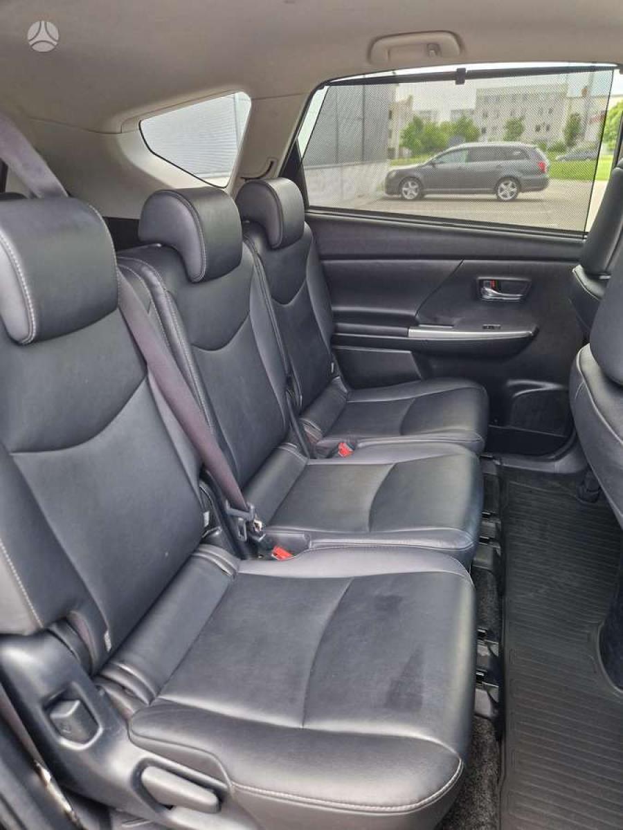 Black Toyota Prius 2017 in Telschi, with an engine capacity of 1.80 L and mileage of 285 thousand km for 12500 €, photo 17 on AUTOMOTO.COM.LV