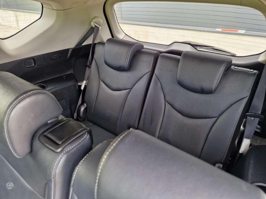 Black Toyota Prius 2017 in Telschi, with an engine capacity of 1.80 L and mileage of 285 thousand km for 12500 €, photo 18 on AUTOMOTO.COM.LV