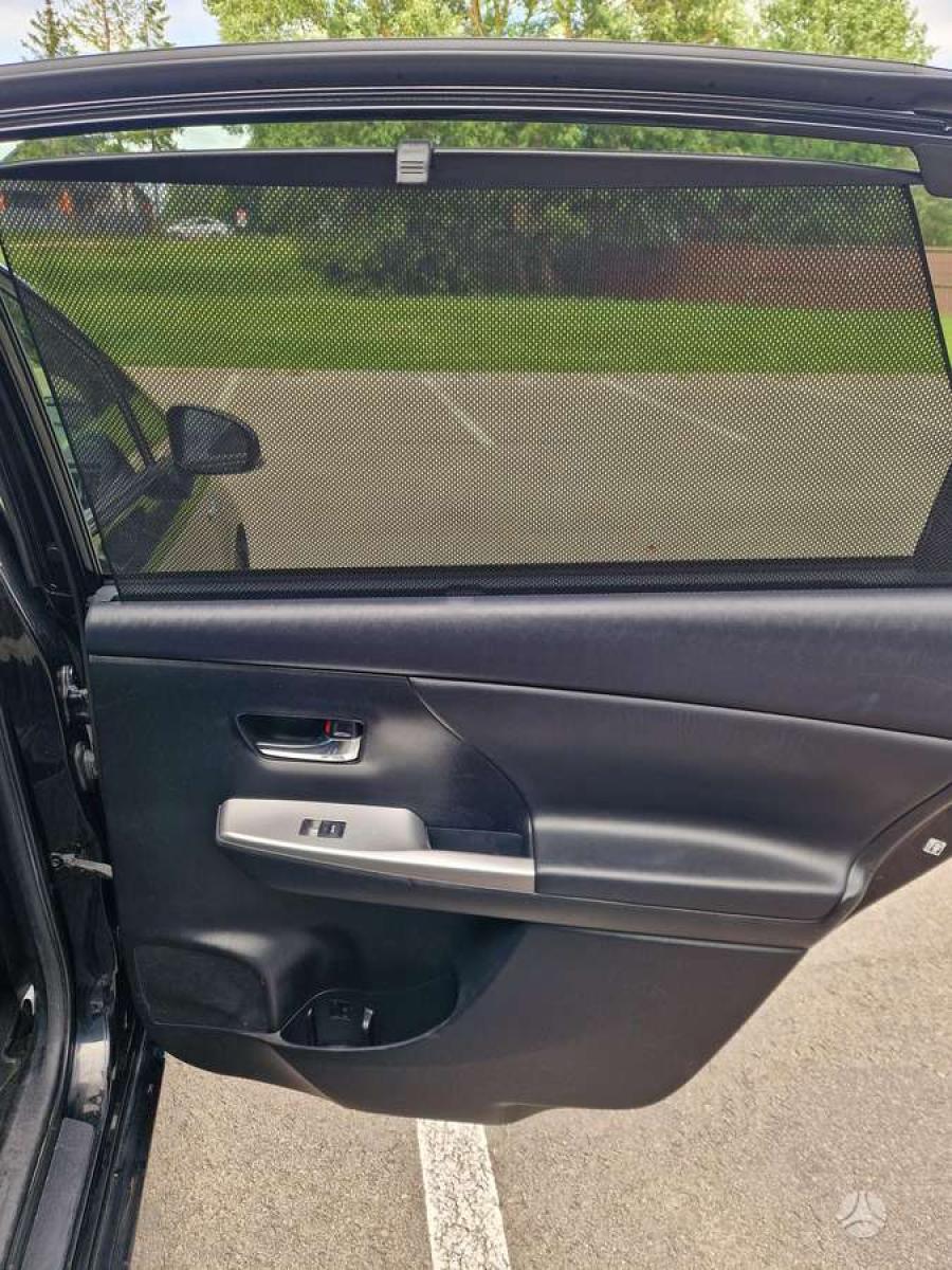 Black Toyota Prius 2017 in Telschi, with an engine capacity of 1.80 L and mileage of 285 thousand km for 12500 €, photo 19 on AUTOMOTO.COM.LV