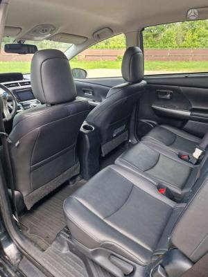 Black Toyota Prius 2017 in Telschi, with an engine capacity of 1.80 L and mileage of 285 thousand km for 12500 €, photo 20 on AUTOMOTO.COM.LV