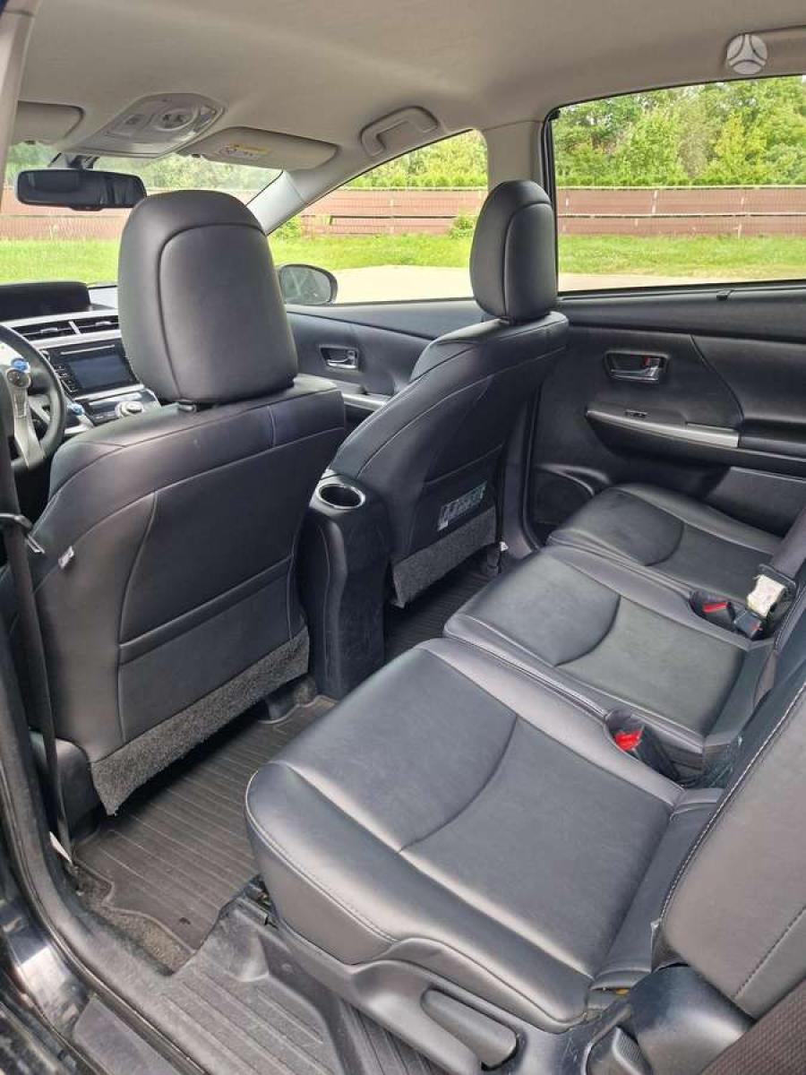 Black Toyota Prius 2017 in Telschi, with an engine capacity of 1.80 L and mileage of 285 thousand km for 12500 €, photo 20 on AUTOMOTO.COM.LV