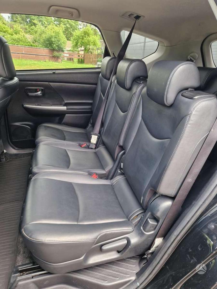 Black Toyota Prius 2017 in Telschi, with an engine capacity of 1.80 L and mileage of 285 thousand km for 12500 €, photo 21 on AUTOMOTO.COM.LV