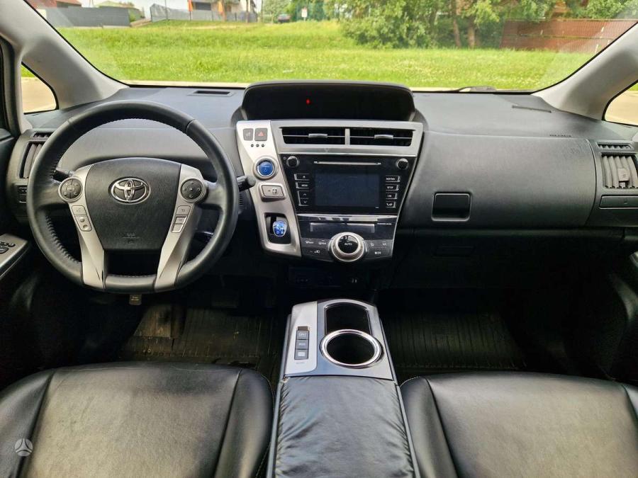 Black Toyota Prius 2017 in Telschi, with an engine capacity of 1.80 L and mileage of 285 thousand km for 12500 €, photo 22 on AUTOMOTO.COM.LV