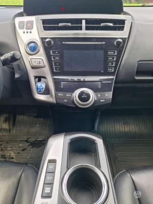 Black Toyota Prius 2017 in Telschi, with an engine capacity of 1.80 L and mileage of 285 thousand km for 12500 €, photo 23 on AUTOMOTO.COM.LV